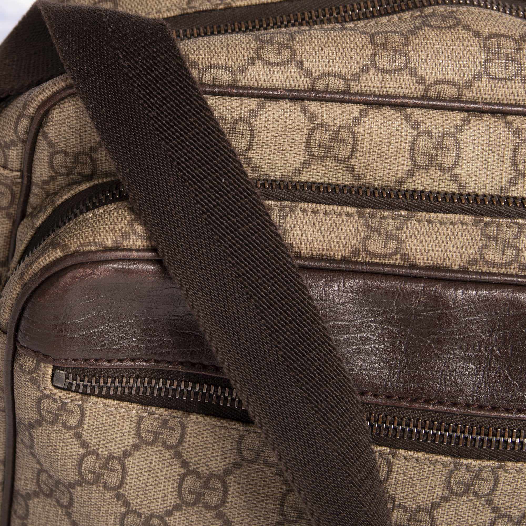 Gucci GG Supreme Camera Bag – OLIVER'S