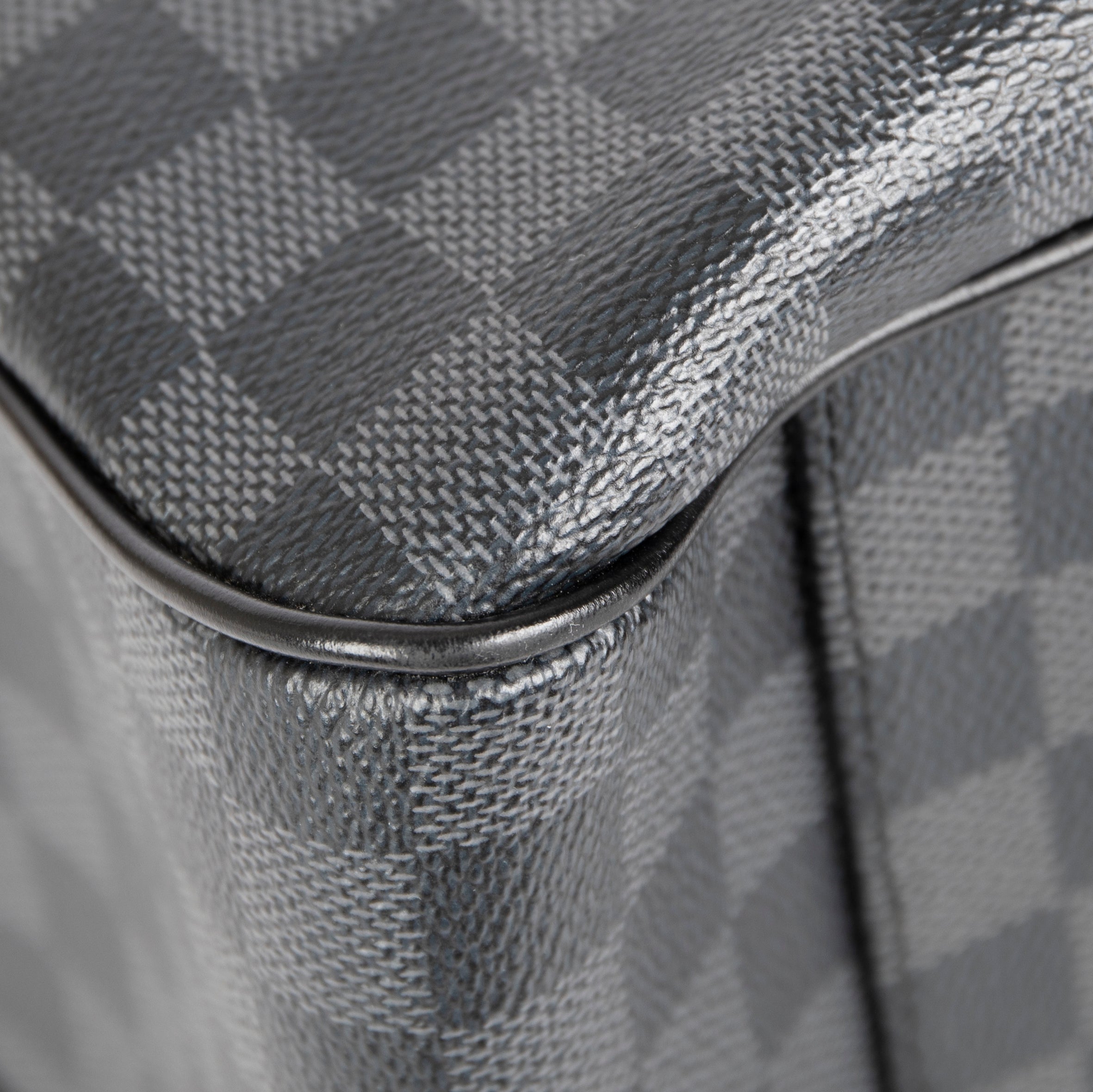 Louis Vuitton Damier Graphite Tadao MM w/ Box – Oliver Jewellery