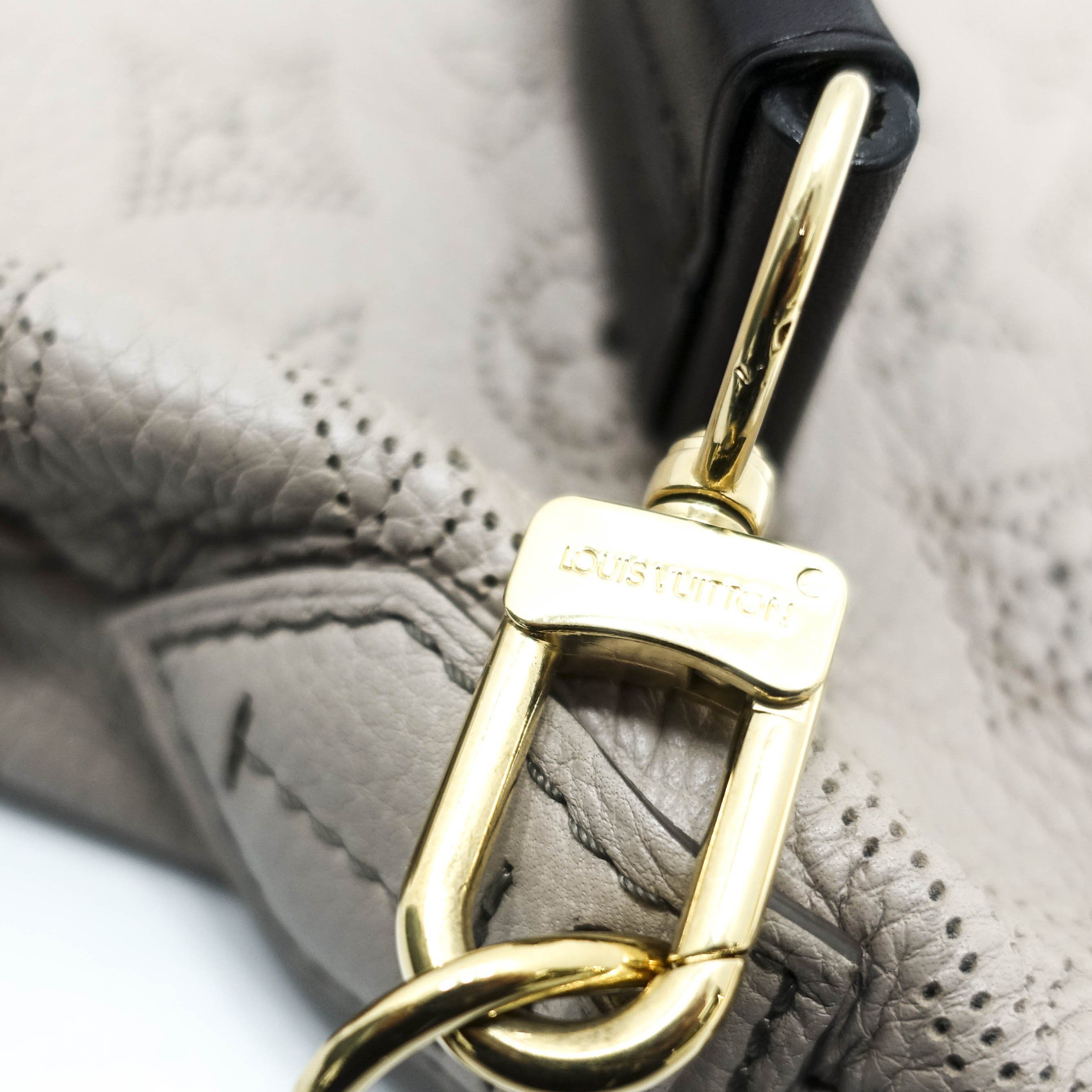 Louis Vuitton Mahina Selene PM Satchel – OLIVER'S